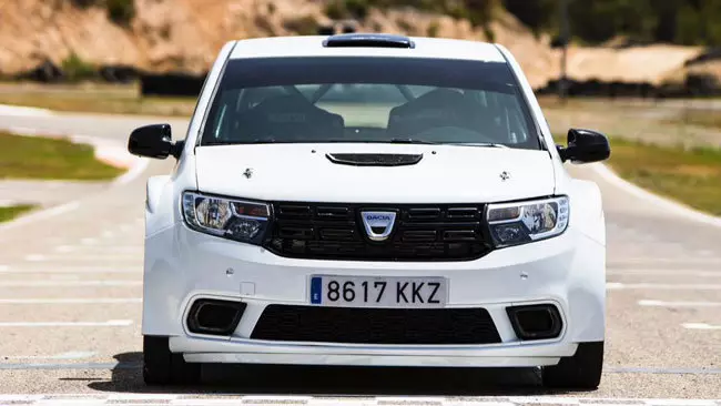 I-Dacia Sandero i-R4: ngaleyo ndlela kwasungulwa irali yokuqala engu-R4 eSpain