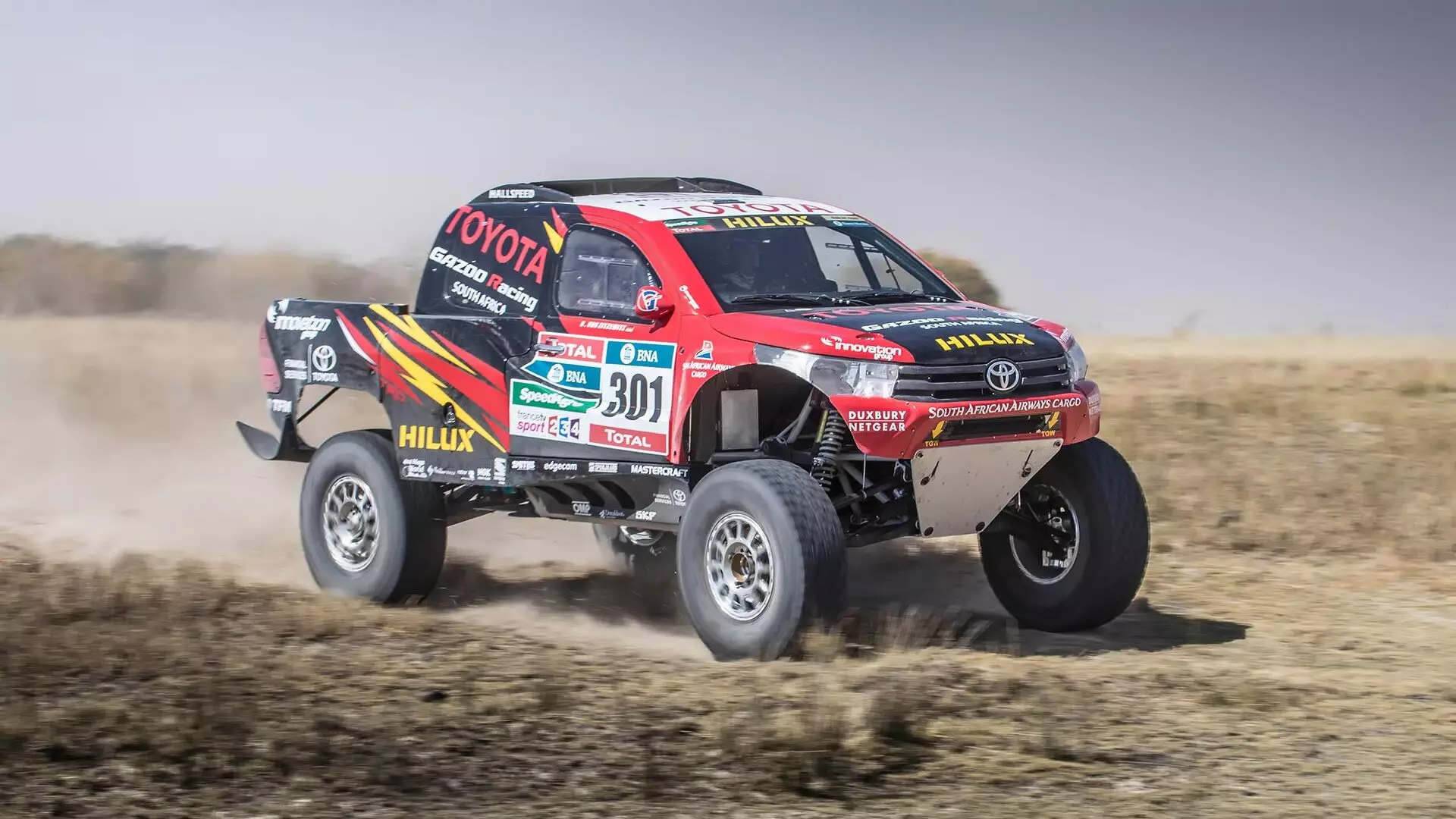 Toyota Hilux Evo 4x2: Mini iyo Peugeot ee Dakar oo aan waligood tartamin