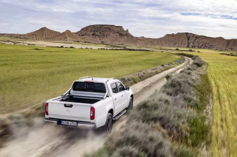 უკანა Mercedes-Benz X-Class