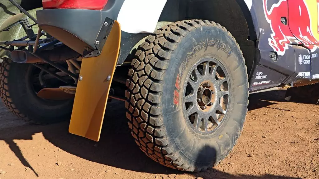 Toyota_Hilux_T1+_vhiri