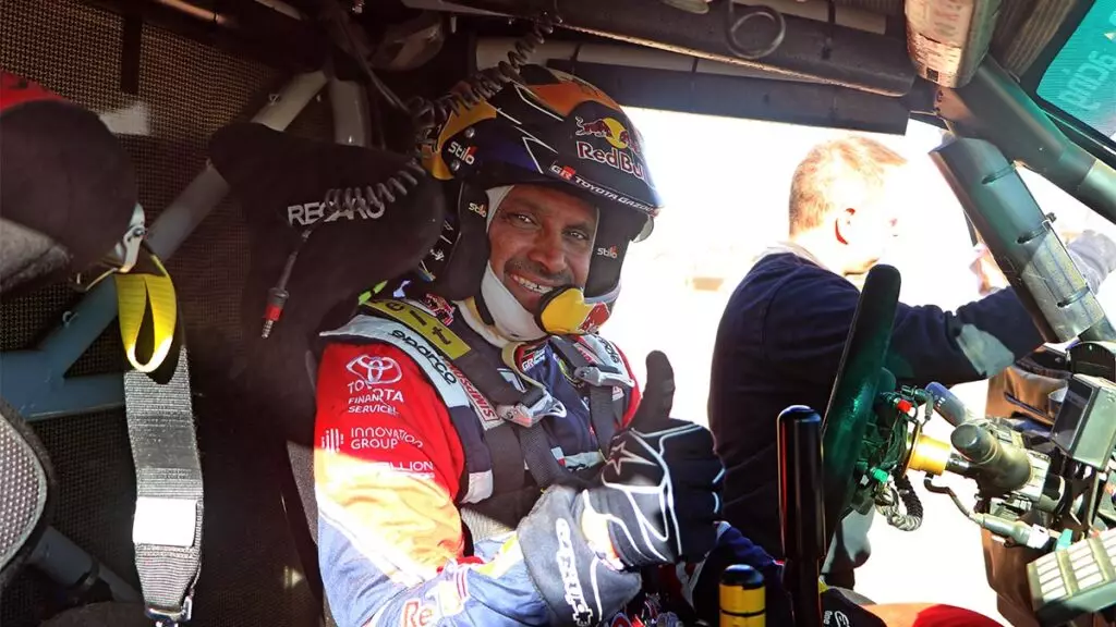 Nasser Al-Attiyah trên chiếc Toyota Hilux T1 +