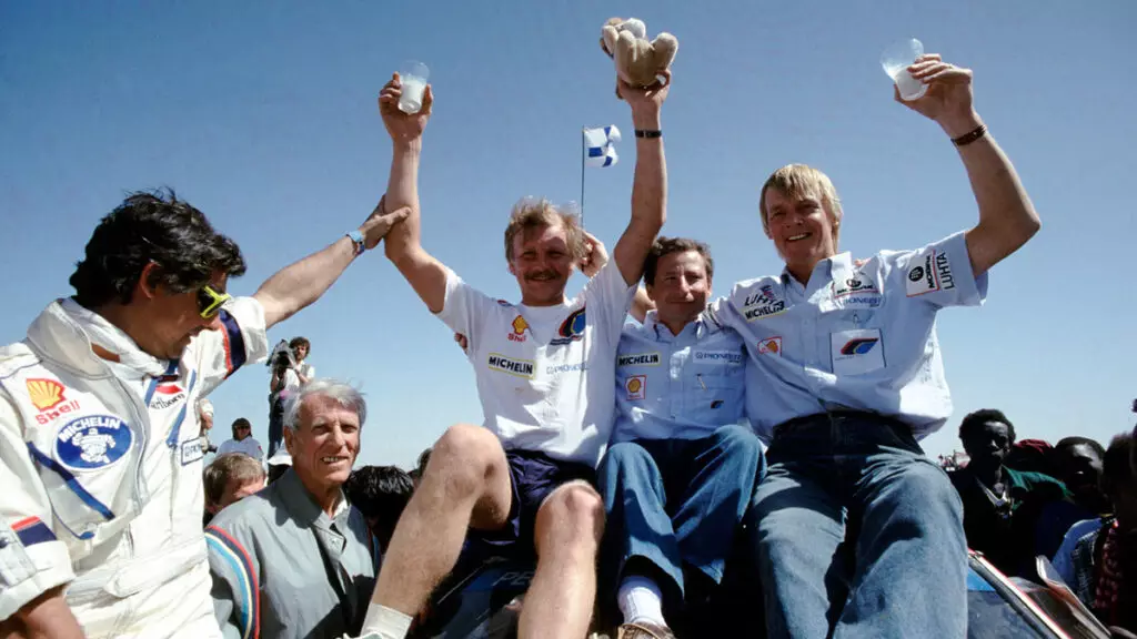 ferdwining-car-vatanen-dakar-1988