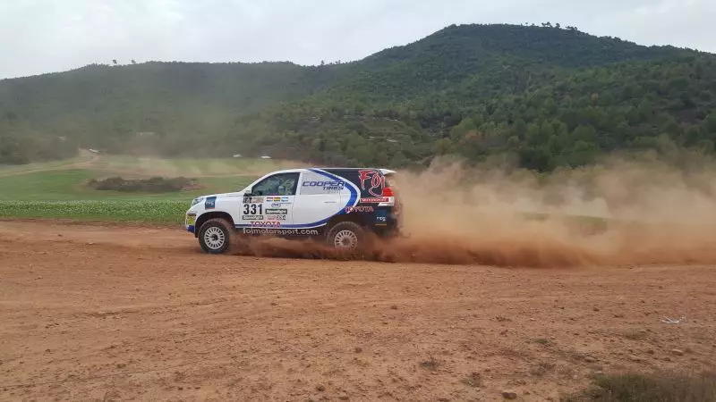 Xavi Fojin ja Cooper Tyresin Toyota Land Cruiser