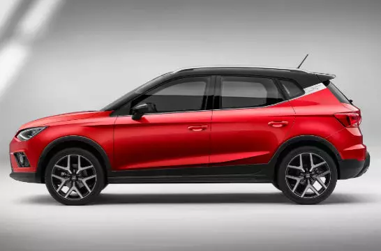 Seat Arona profilis