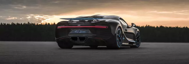 Bugatti Chiron ສາມາດເລັ່ງຈາກ 0 ຫາ 400 ກິໂລແມັດຕໍ່ຊົ່ວໂມງ ພາຍໃນ 32.6 ວິນາທີ.