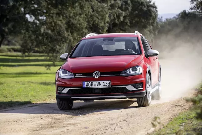 Ena ke tsela eo Volkswagen Golf Alltrack e tsamaeang ka eona