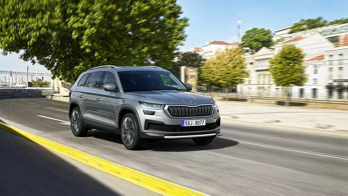 Нова Skoda Kodiaq 2021 рестайлінг: зміни дизайну та нові двигуни, але жодного не електрифіковано