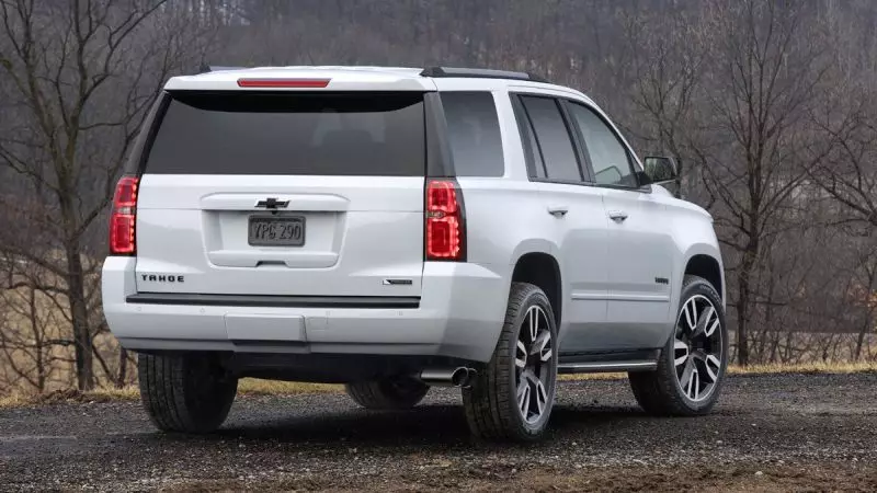 Belakang Chevrolet Tahoe RST