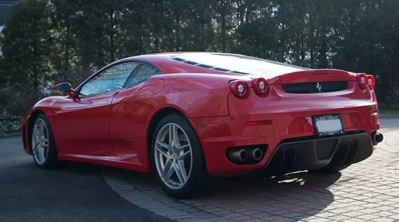 Donald Trump lub Ferrari F430 rear