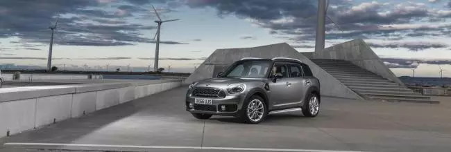 Mini Cooper SE Countryman ALL4၊ လျှပ်စစ်နှင့်ပြိုင်ကား