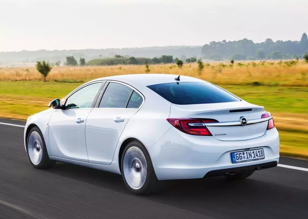 Malantaŭa Opel Insignia 2016