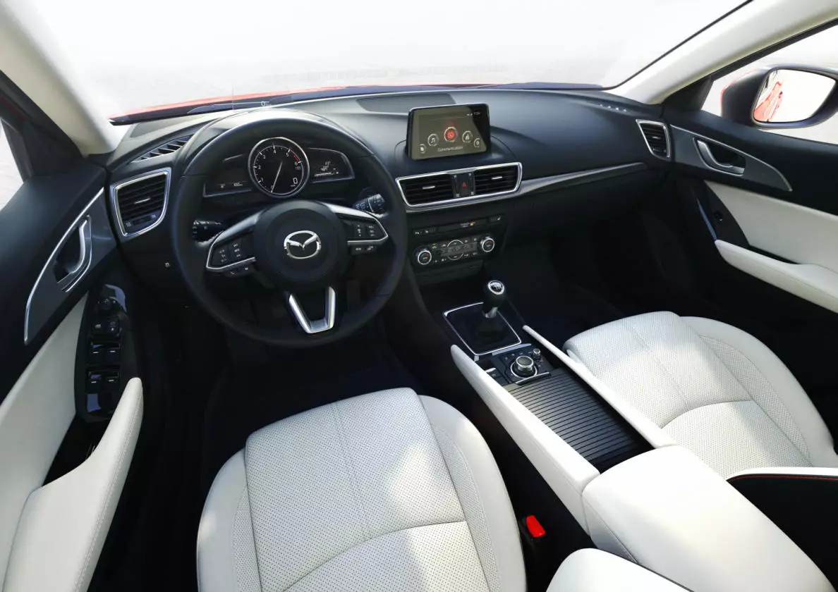 Mazda3 2017 all'interno