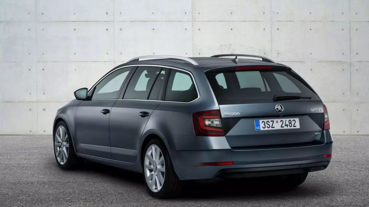 Tsheb Skoda Octavia Combi 2017