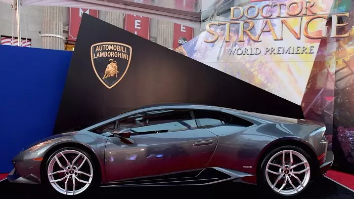 ārsts dīvains lamborghini huracan