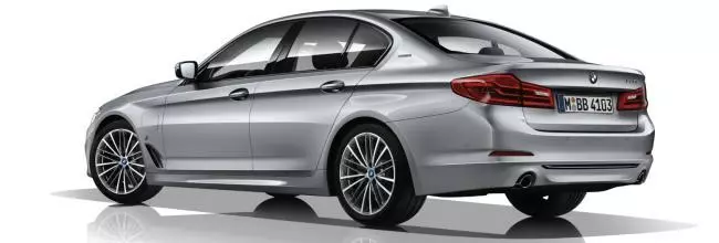 BMW 530e هیبریدی با مصرف تنها 2 لیتر در 100 کیلومتر