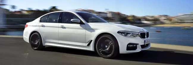 Cyfres BMW 5 2017: fe wnaethon ni brofi'r 530d xDrive