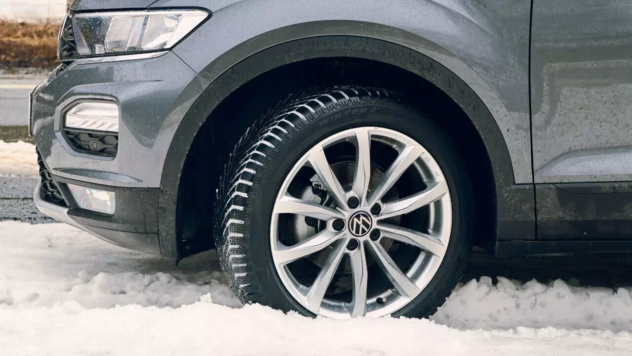 Pirelli Cinturato Winter 2 பனியில்