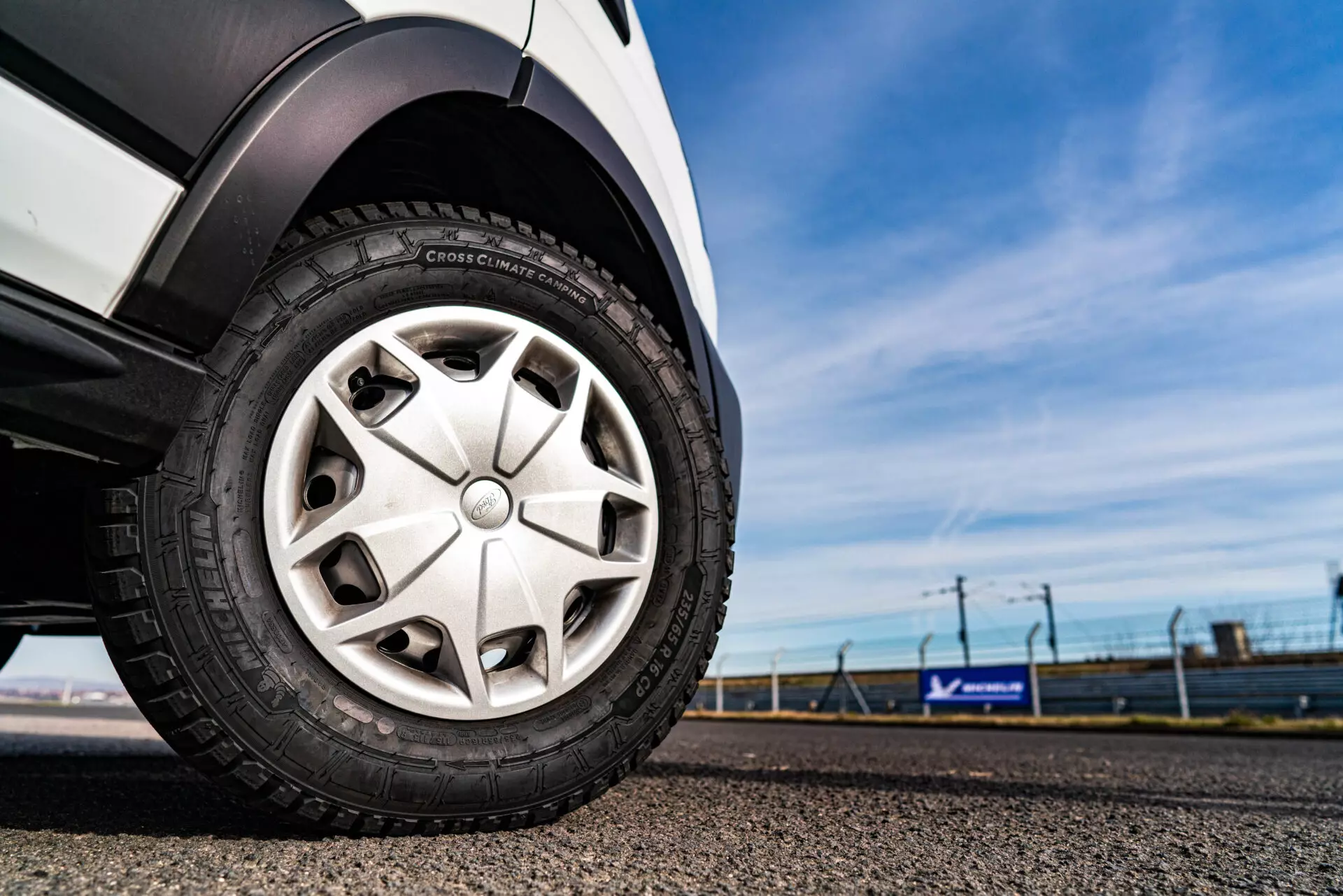 Michelin CrossClimate Camping, бұл моторомдарға арналған жаңа барлық маусымдық шиналар