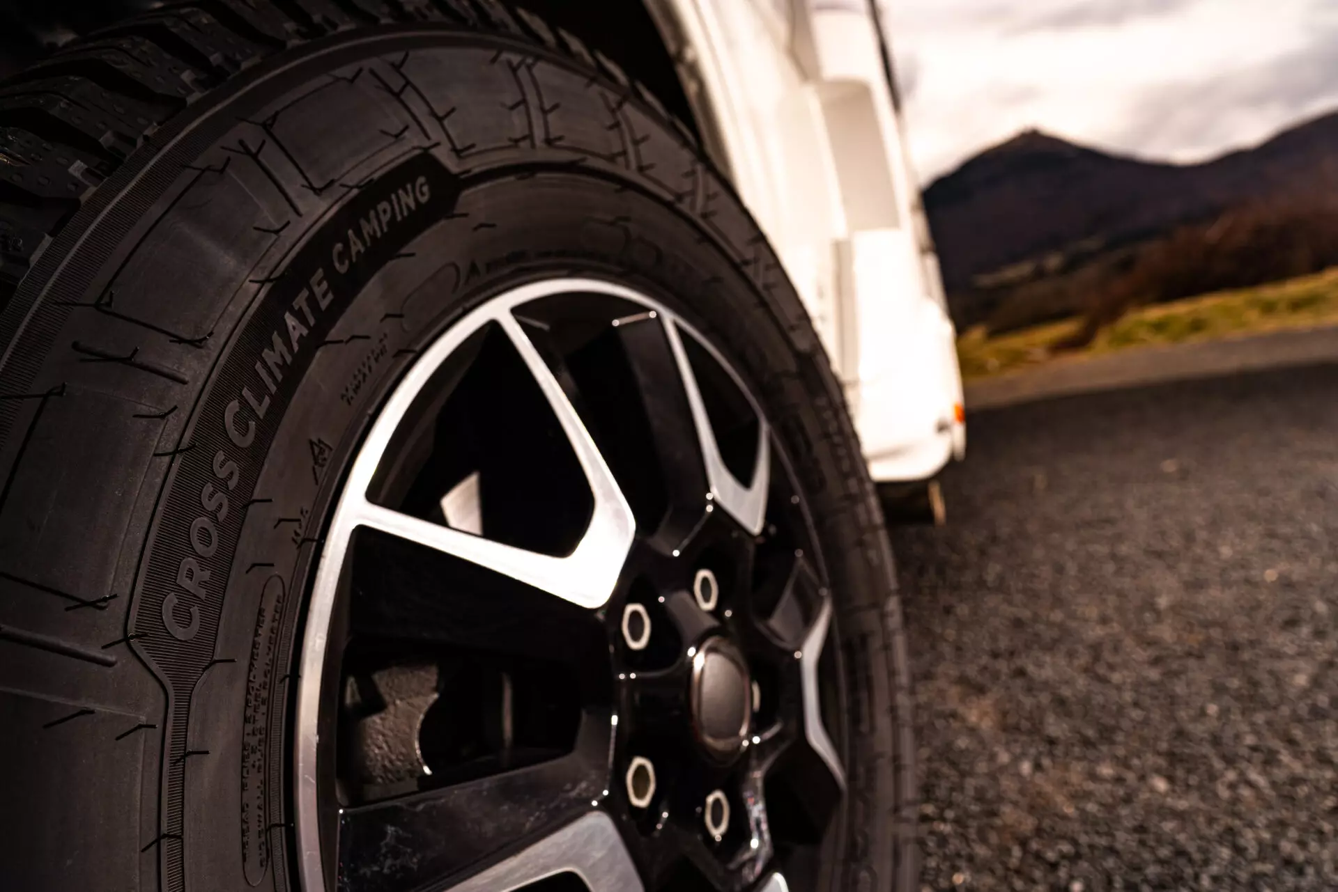 Michelin CrossClimate Camping, bu avtoulovlar uchun yangi barcha mavsumiy shinalar