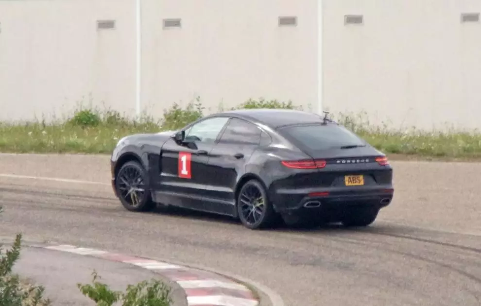 Ritratt spy ta' wara tal-Porsche Cayenne Coupe