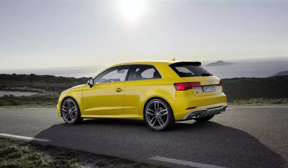 უკანა Audi A3 2016 წ