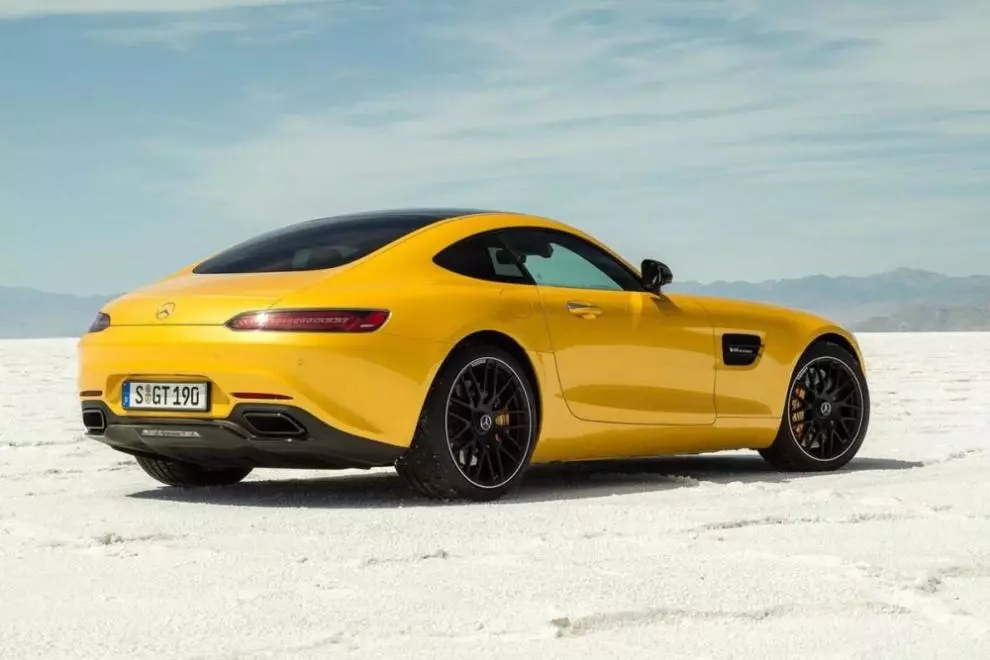 I-Mercedes-Benz AMG GT