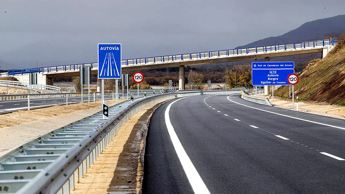 Acesta este motivul pentru care semnele de circulație pe autostradă sunt albastre