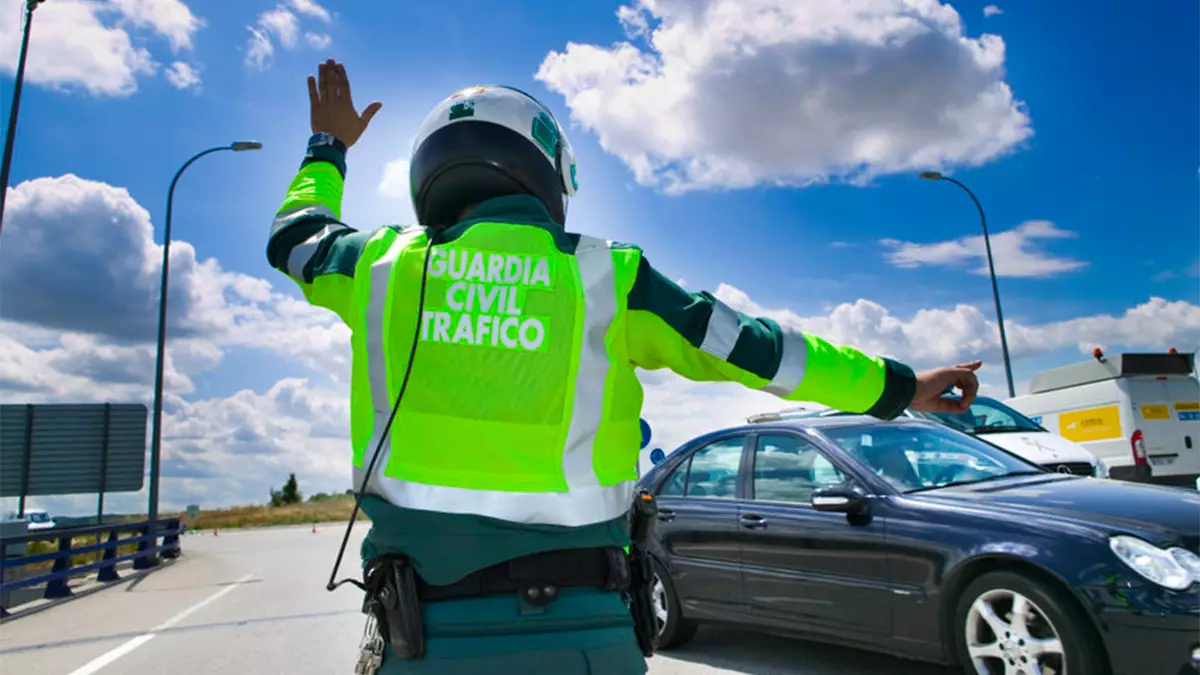 Kini ang multa sa pagdrayb sa ubos kaayo nga tulin sa mga motorway ug mga haywey