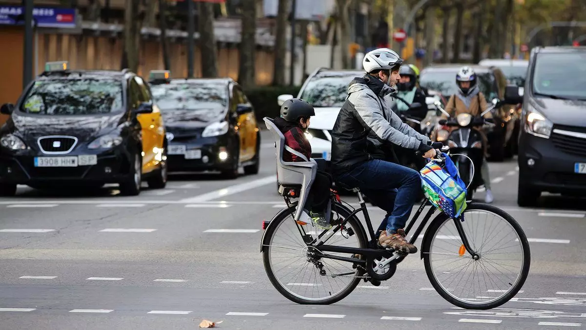 Den nye reform af DGT vil give cyklister mulighed for at cirkulere midt på banen i byer