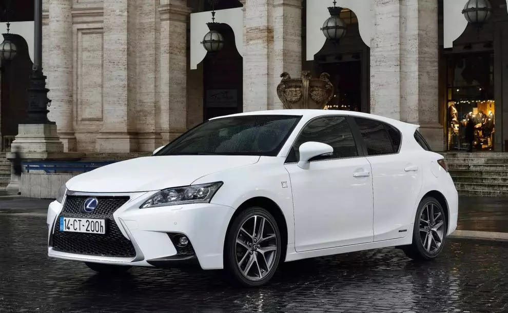 Lexus CT 200h Mseto nyeupe