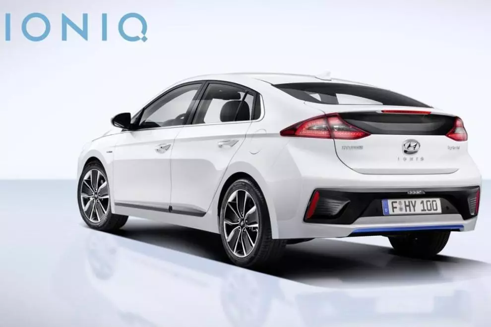 Sa likod nga Hyundai Ioniq