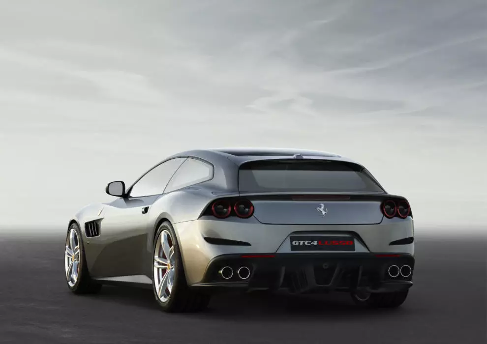 Ферари GTC4Lusso