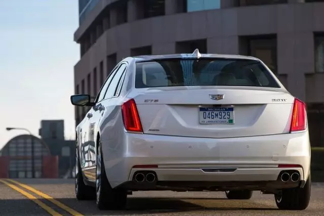 ຫລັງ Cadillac CT6 2016