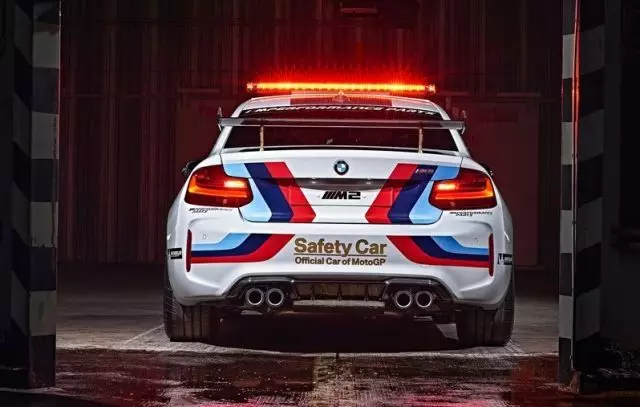 Gari la Usalama la BMW M2 la Nyuma