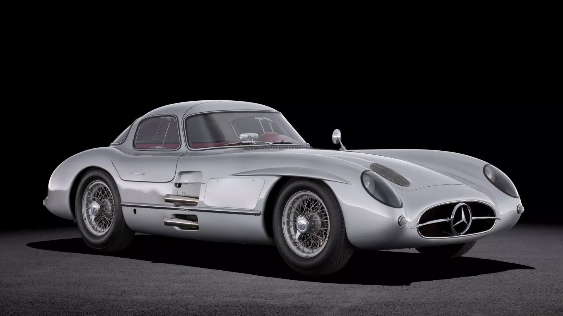 Machin ki pi chè nan mond lan se... yon Mercedes-Benz 300 SLR Coupé 1955.