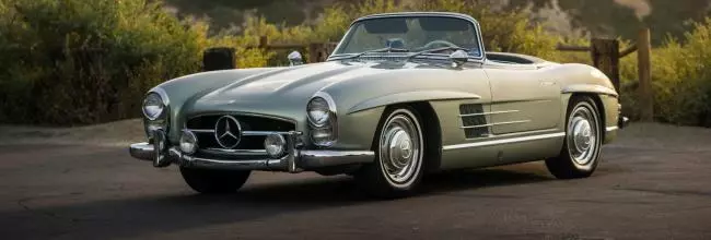 1960-ലെ മെഴ്സിഡസ്-ബെൻസ് 300 SL റോഡ്സ്റ്റർ ലേലത്തിന്