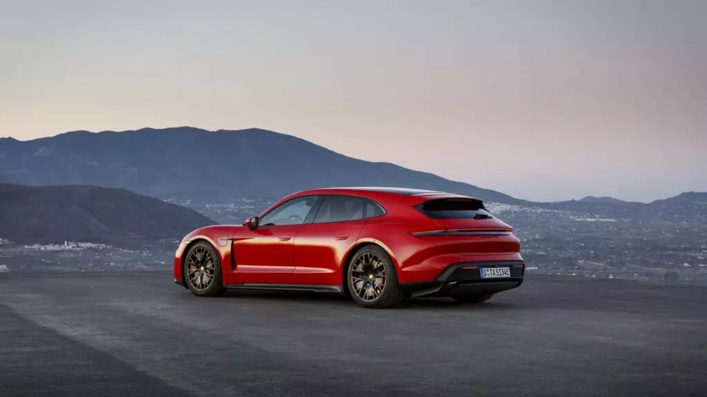 porsche-taycan-gts-sport-turismo-first-test