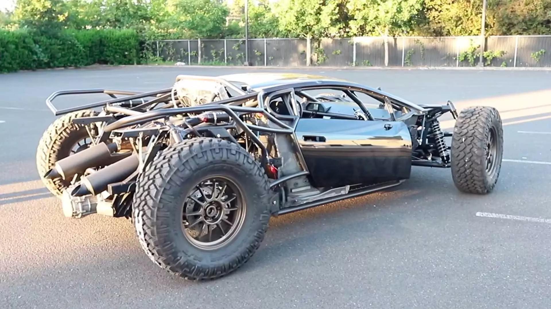 Lamborghini Huracán offroad: ຈາກ scrapyard ກັບ offroad ການແຂ່ງຂັນ