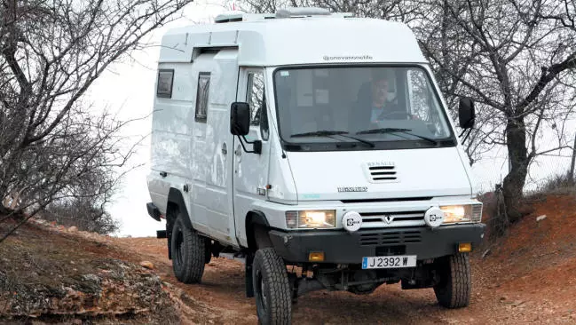 Voorbereiding Renault B110-35 4×4; het lelijke eendje