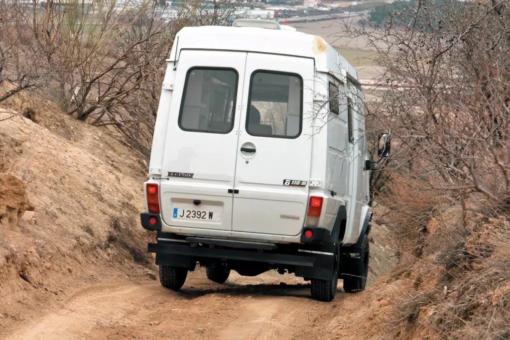 Renault B110-35 4x4 ar chúl