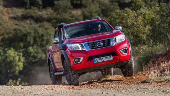 Nissan Navara Off Roader AT32: Esku Magikoak