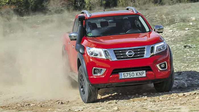 Nissan Navara Off Roader AT32: Magic Hands