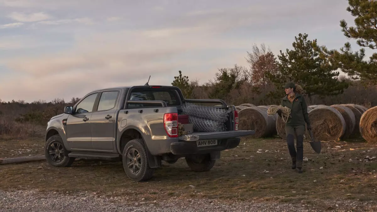 Ford Ranger Wolftrak sa likuran