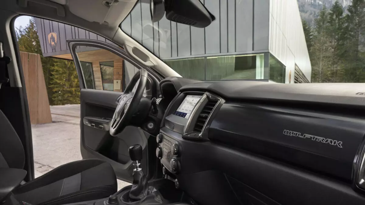 Interior do Ford Ranger Wolftrak