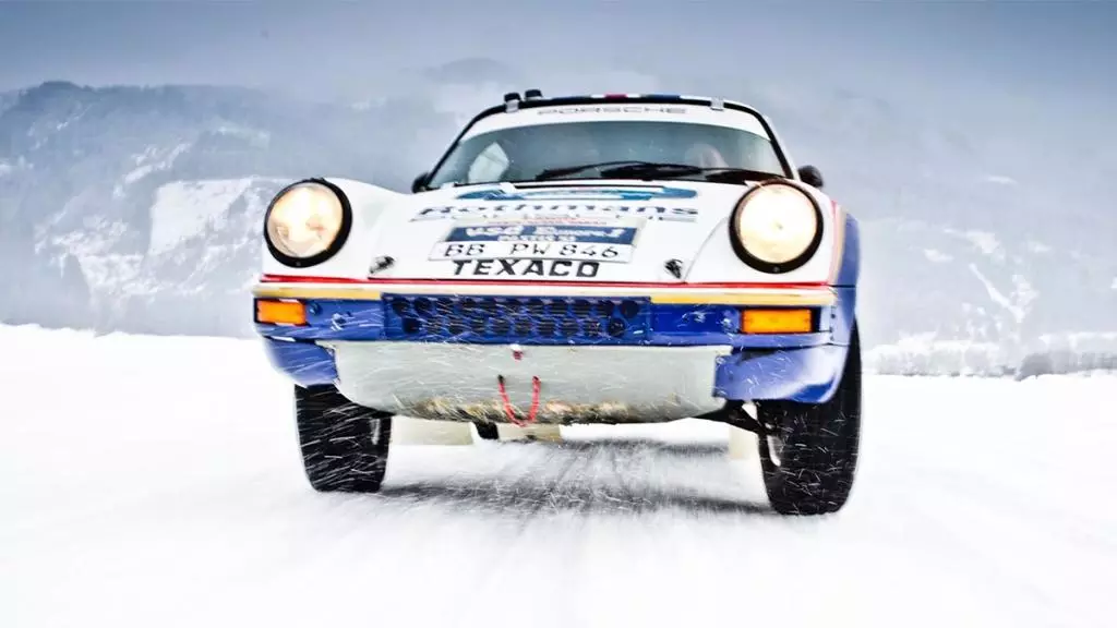 Walter Rhörl fährt den Dakar-Porsche 911 im Schnee