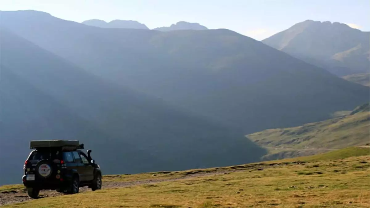 तीन TT गंतव्यस्थाने Pyrenees सह नायक म्हणून