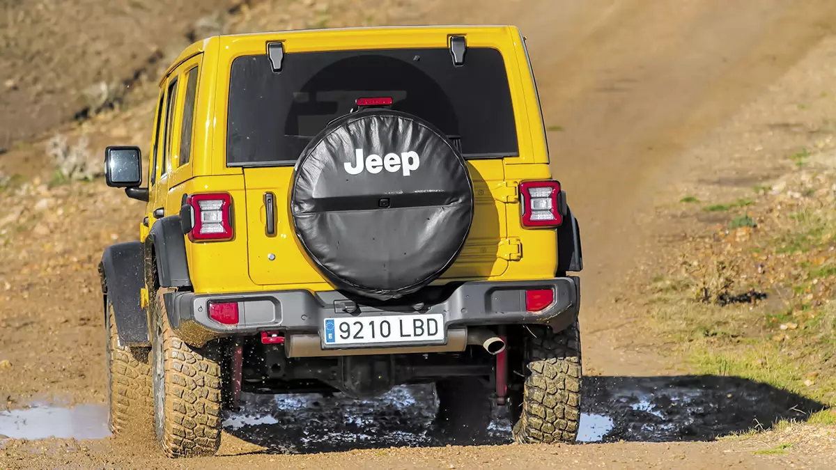 Cad iad na hairm easbhóthair atá ag an Jeep Wrangler Rubicon