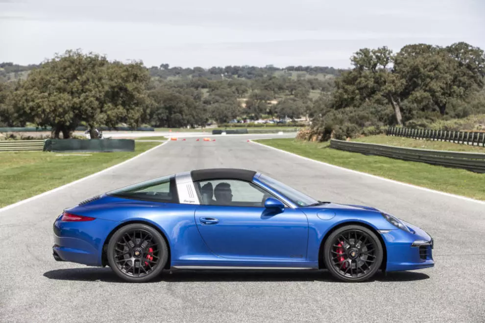 Posche 911 Targa 4 GTS, процес укупорки