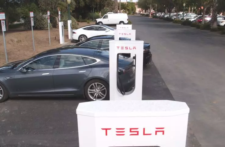 tesla supercharger կայաններ Harris Ranch Կալիֆորնիայում 2013 թվականի ապրիլին լուսանկար teslatap com100494759l