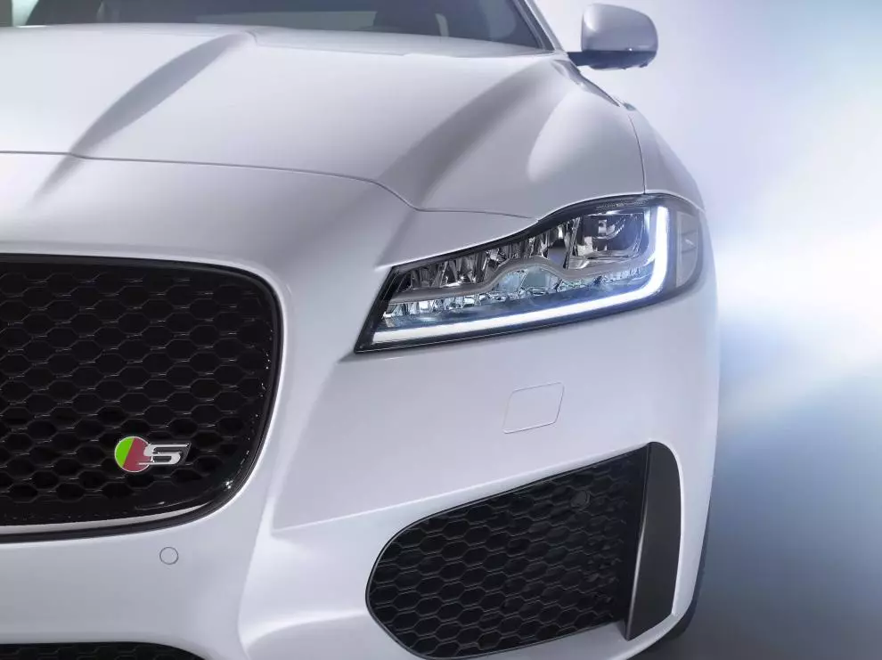 Jaguar XF Full LED-strålkastare